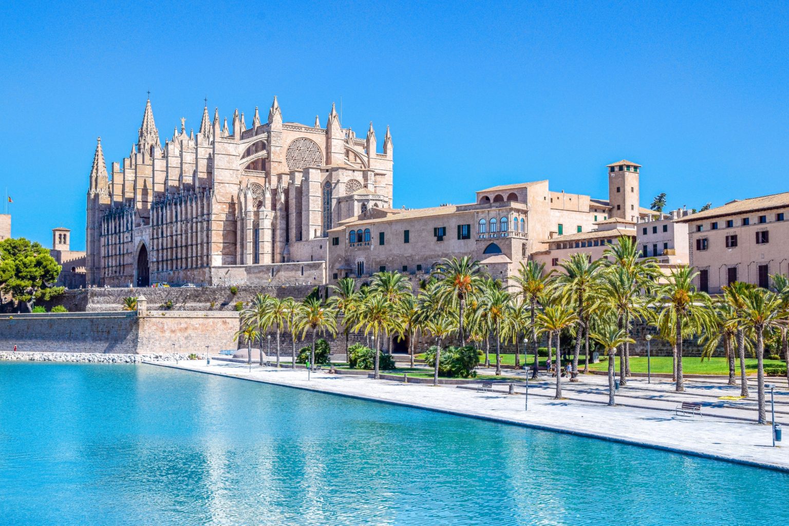 Palma de Mallorca Flights - London Southend Airport