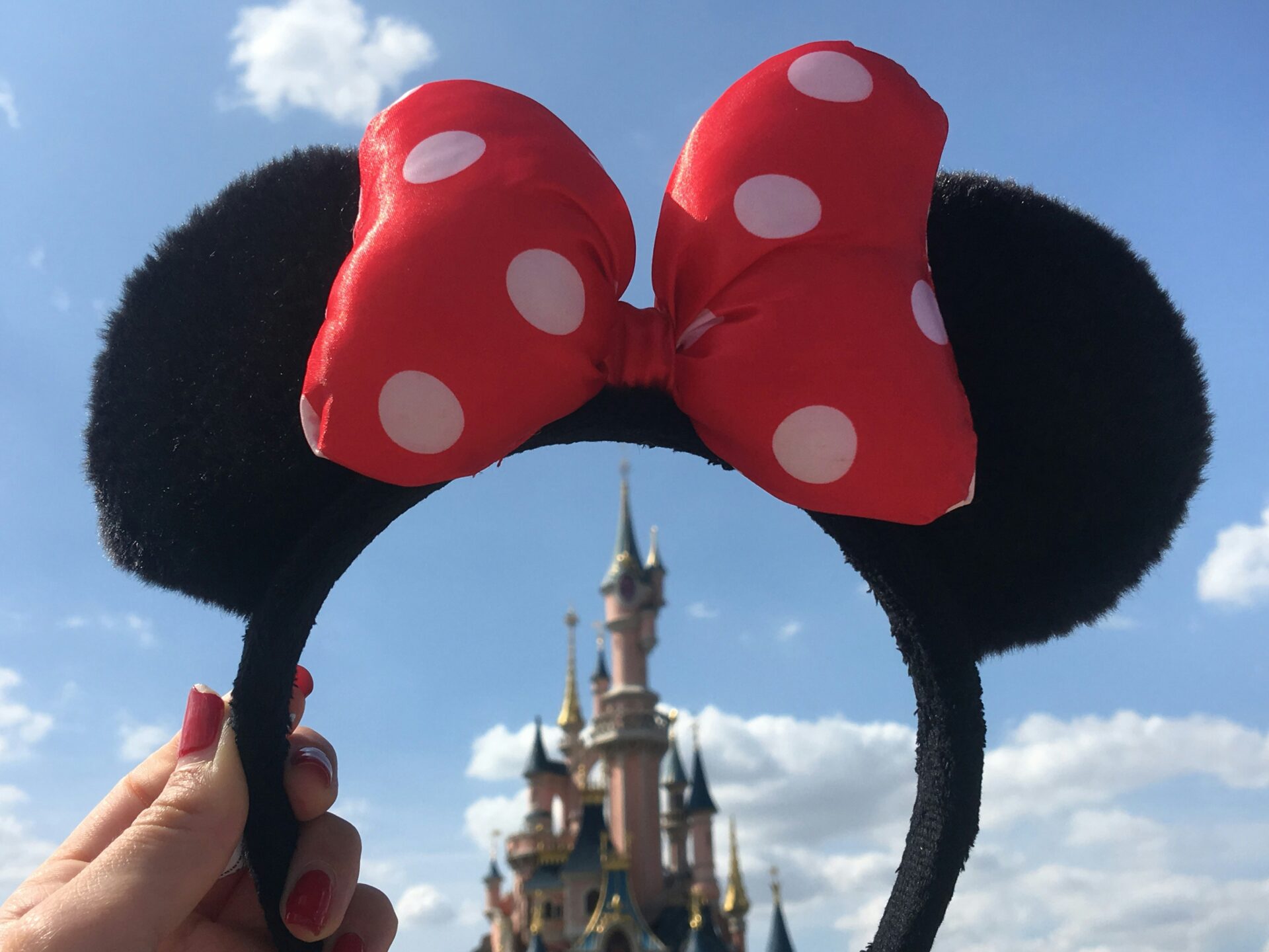 Using the Magic Shuttle! A guide for getting to Disneyland Paris on a ...